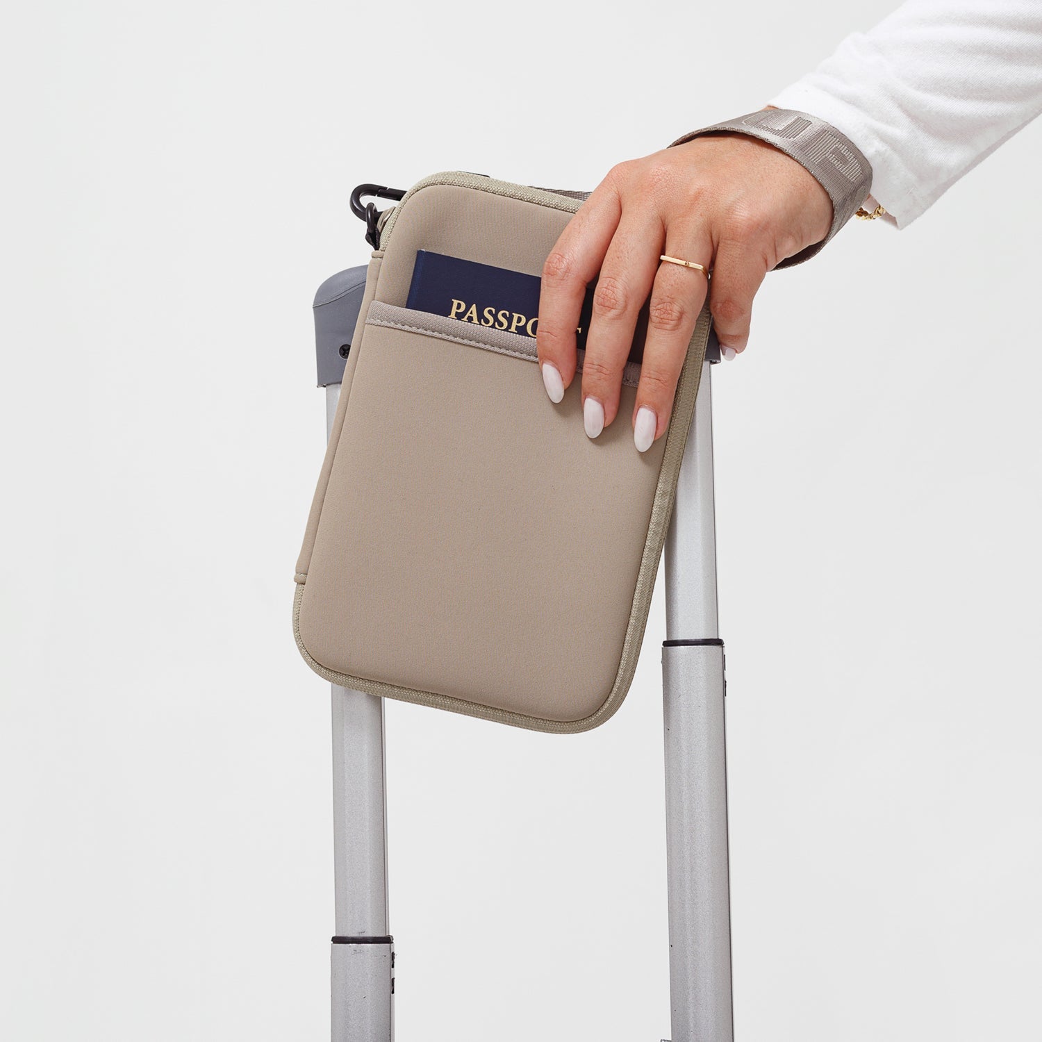 PASSPORT WALLET TAUPE – Pop Ups Brand